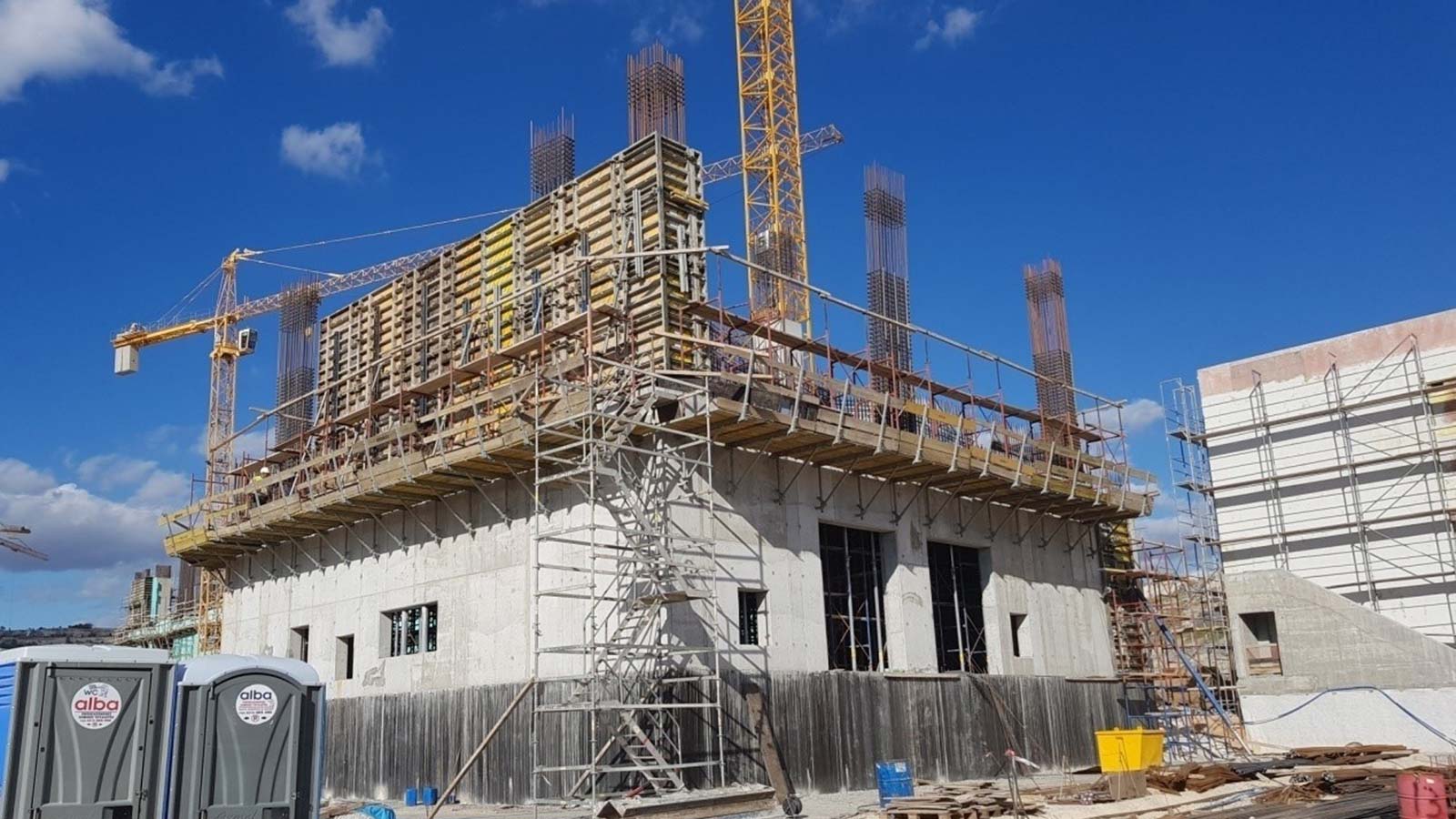 Aggelou Constructions, Κατασκευή ιδιωτικών και δημοσίων έργων