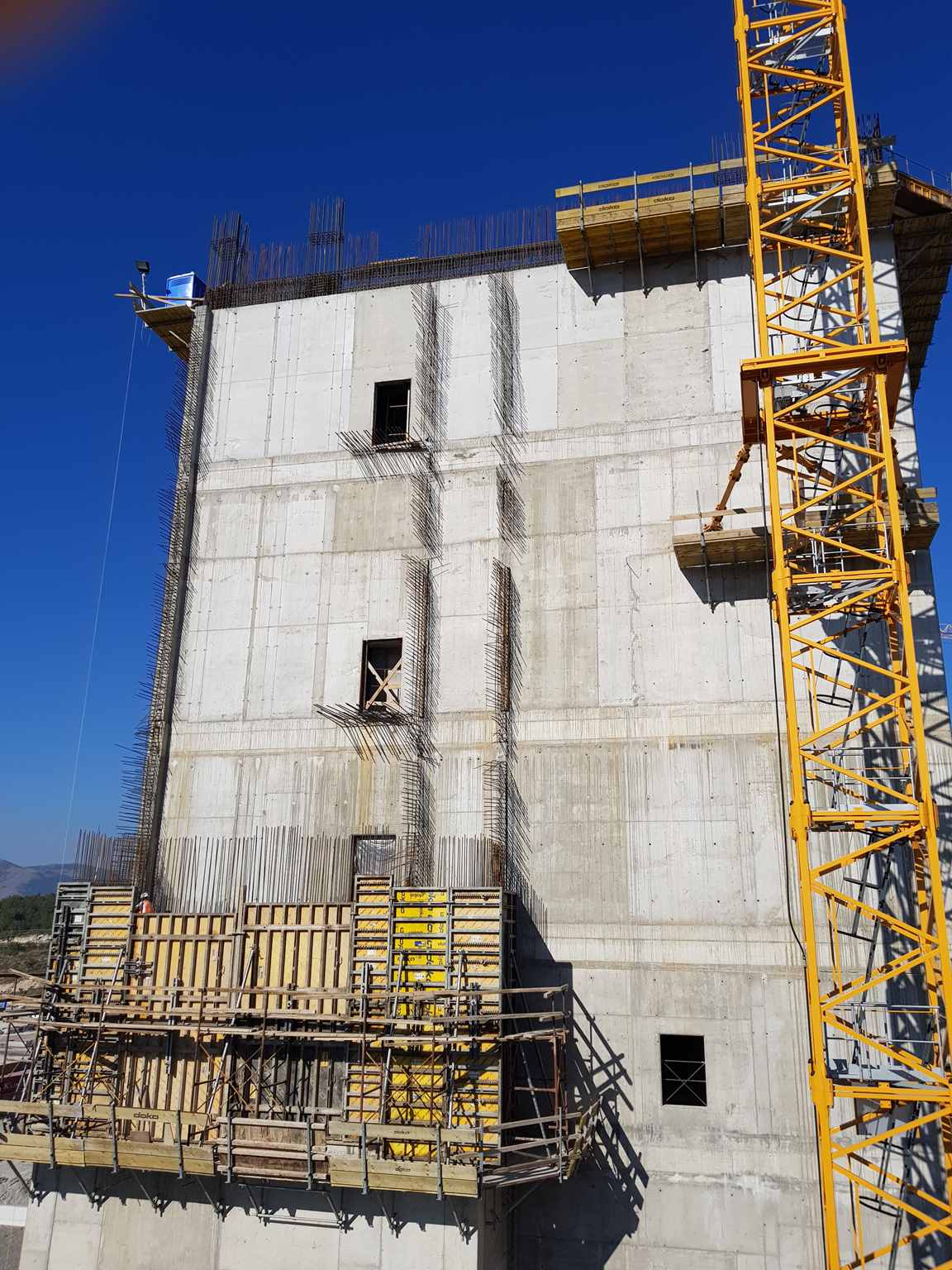 Aggelou Constructions, Κατασκευή ιδιωτικών και δημοσίων έργων
