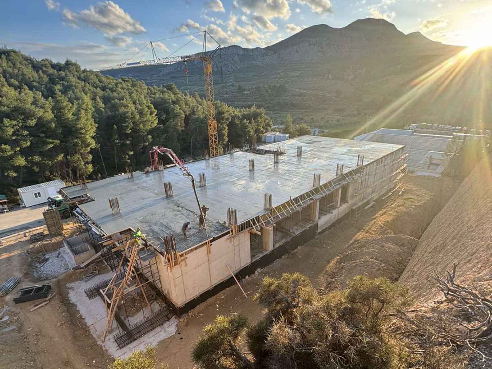 Aggelou Constructions, Κατασκευή ιδιωτικών και δημοσίων έργων