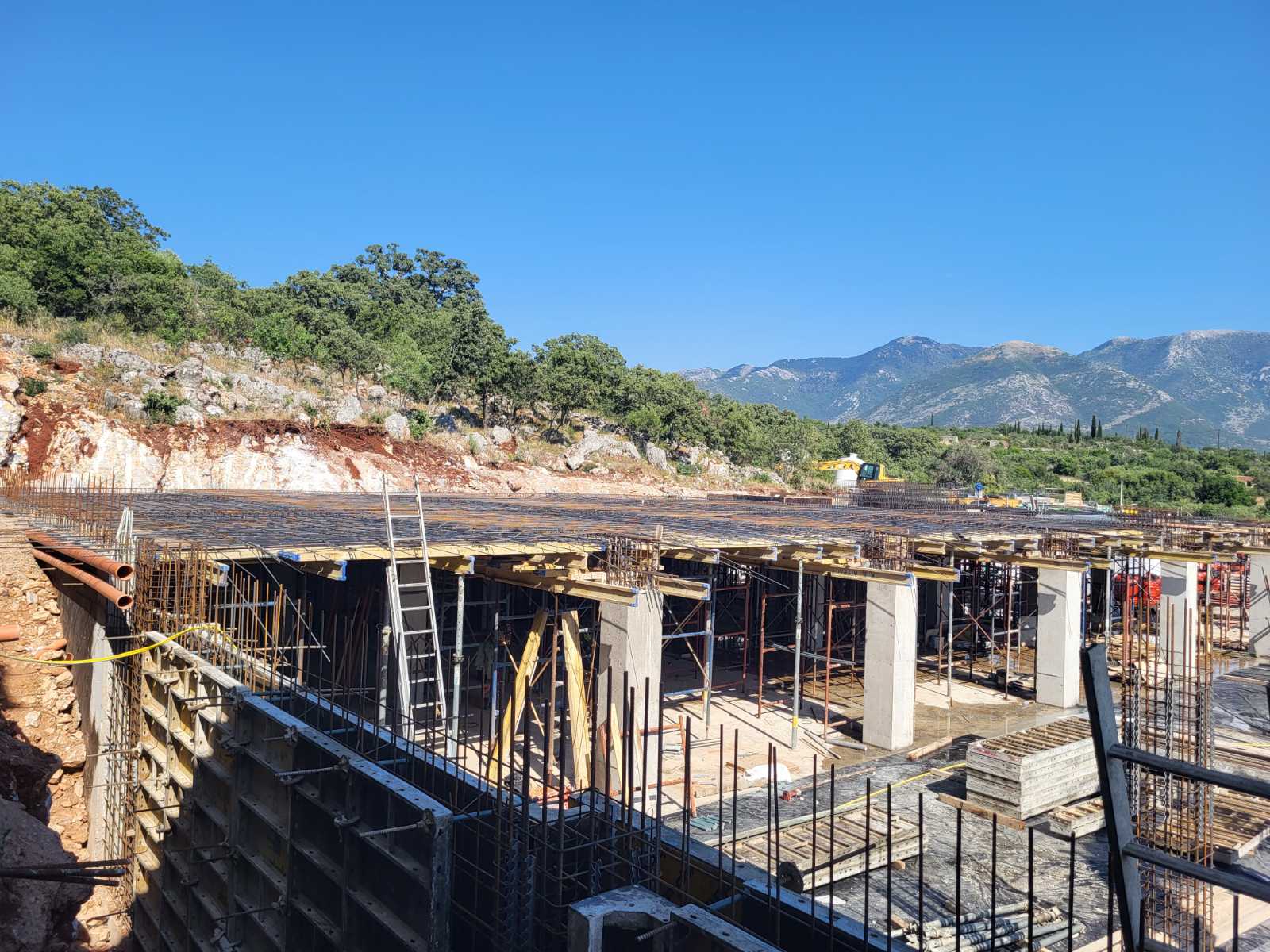Aggelou Constructions, Κατασκευή ιδιωτικών και δημοσίων έργων